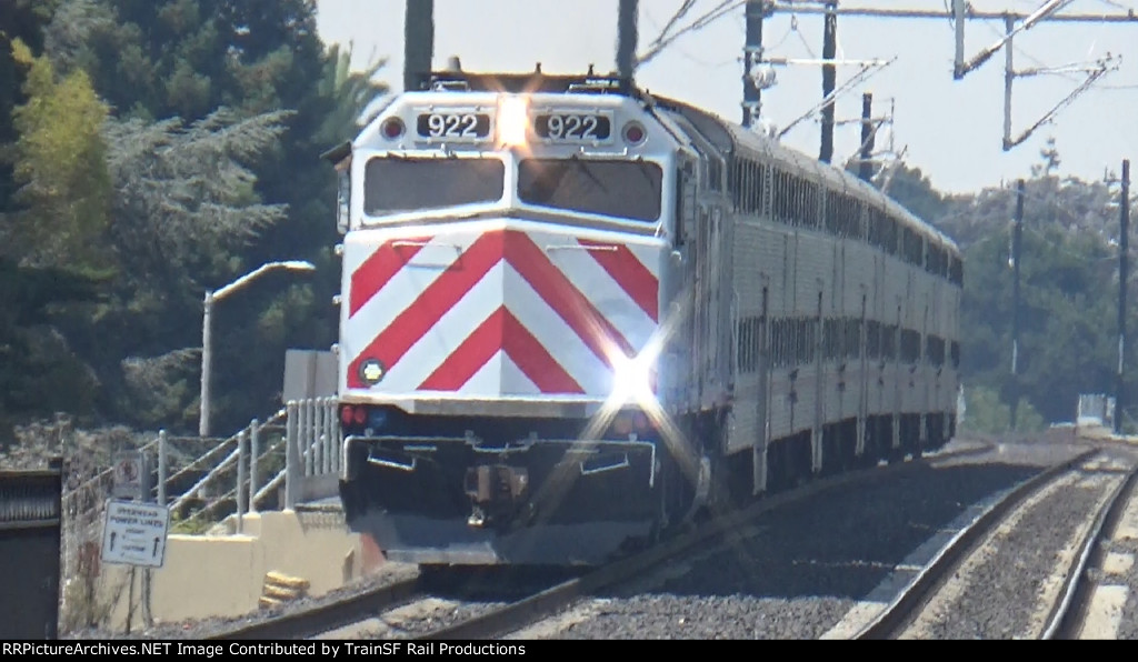 JPBX 922 Leads Caltrain 148